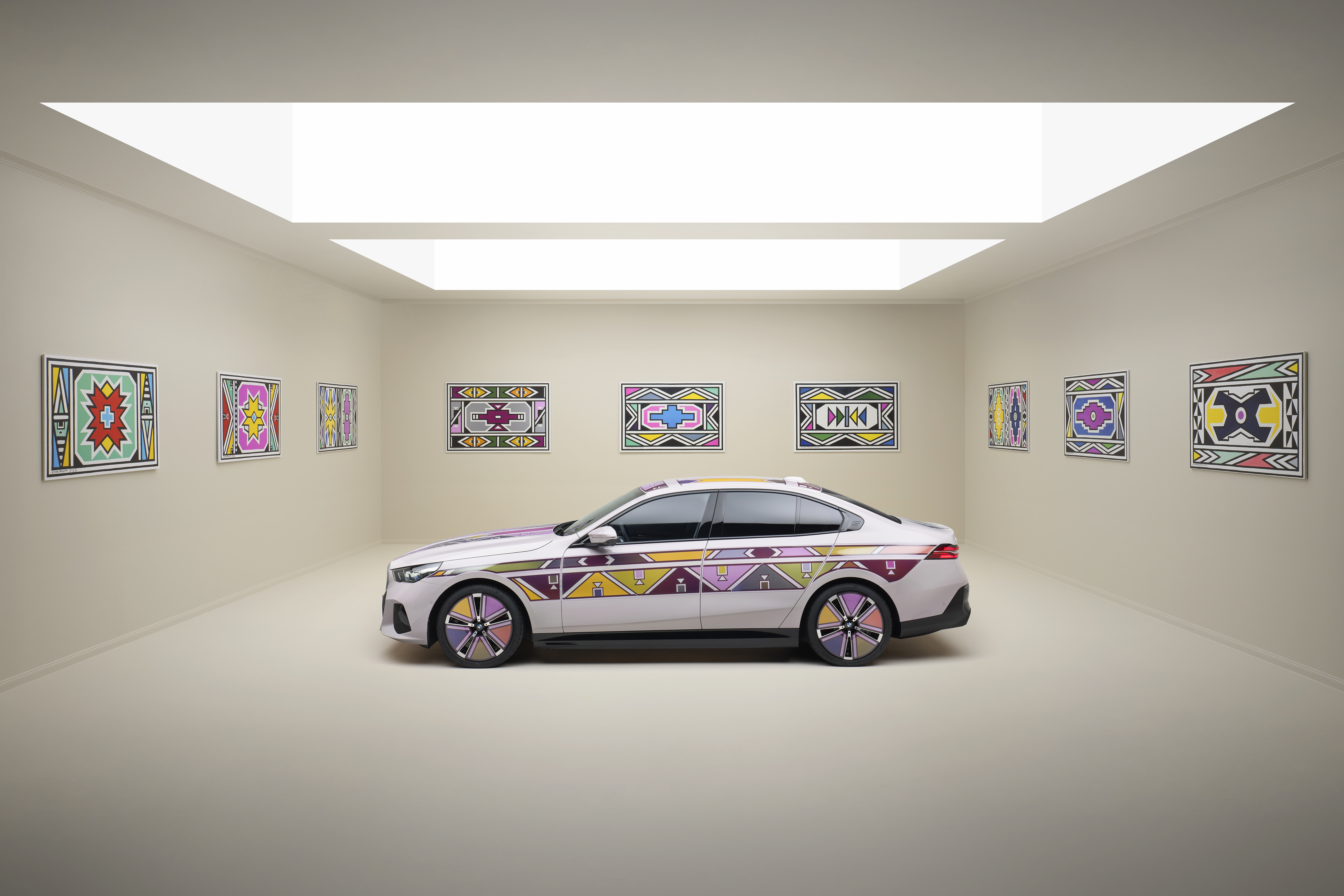 E Ink Combines Innovation, Creativity, and Design for the BMW i5 Flow ...